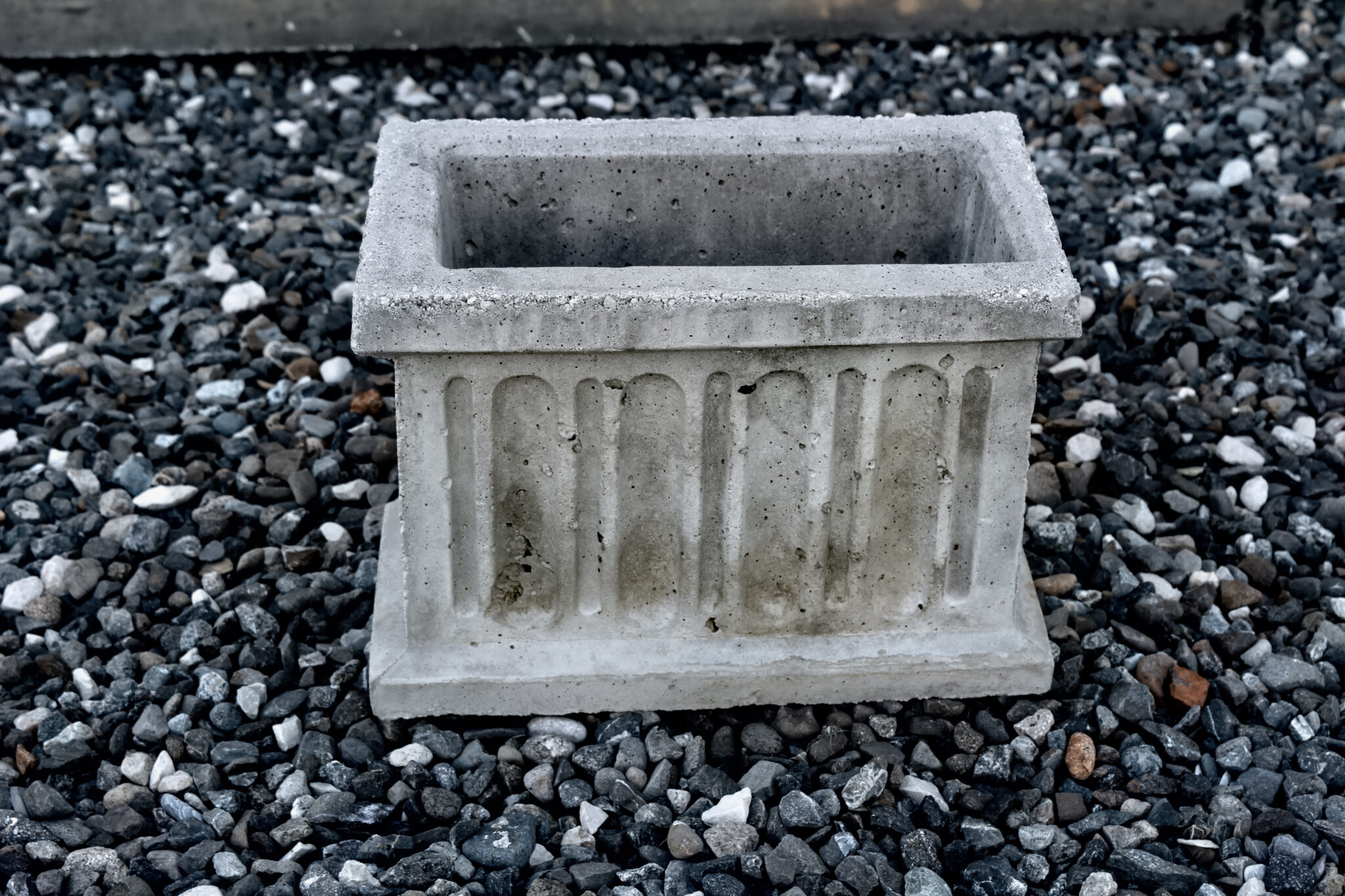 Colonial Planter - Del Zotto of the Bahamas - Steel & Concrete Products