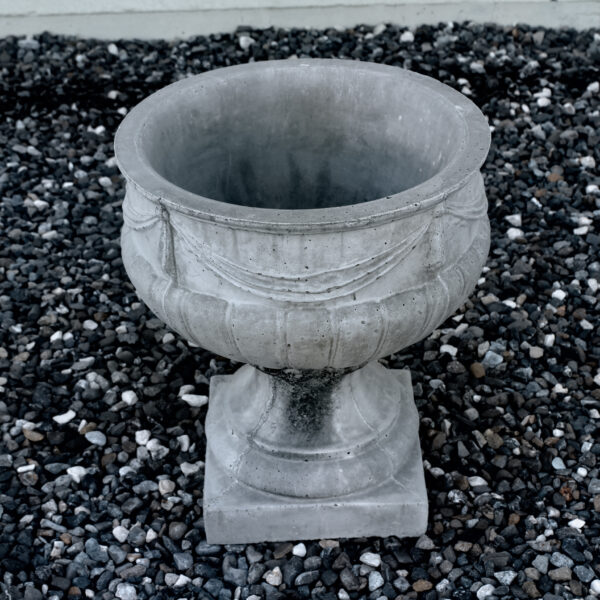 Colonial Planter - Del Zotto of the Bahamas - Steel & Concrete Products